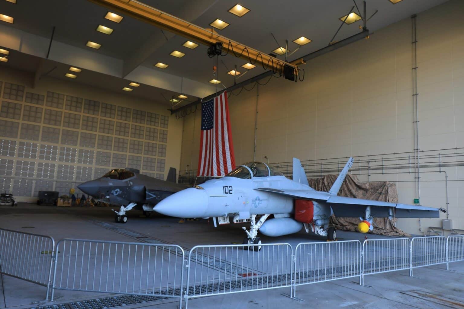 U.S. Navy's New AIM-174B Air-to-Air Missile Spotted in Japan - Naval News